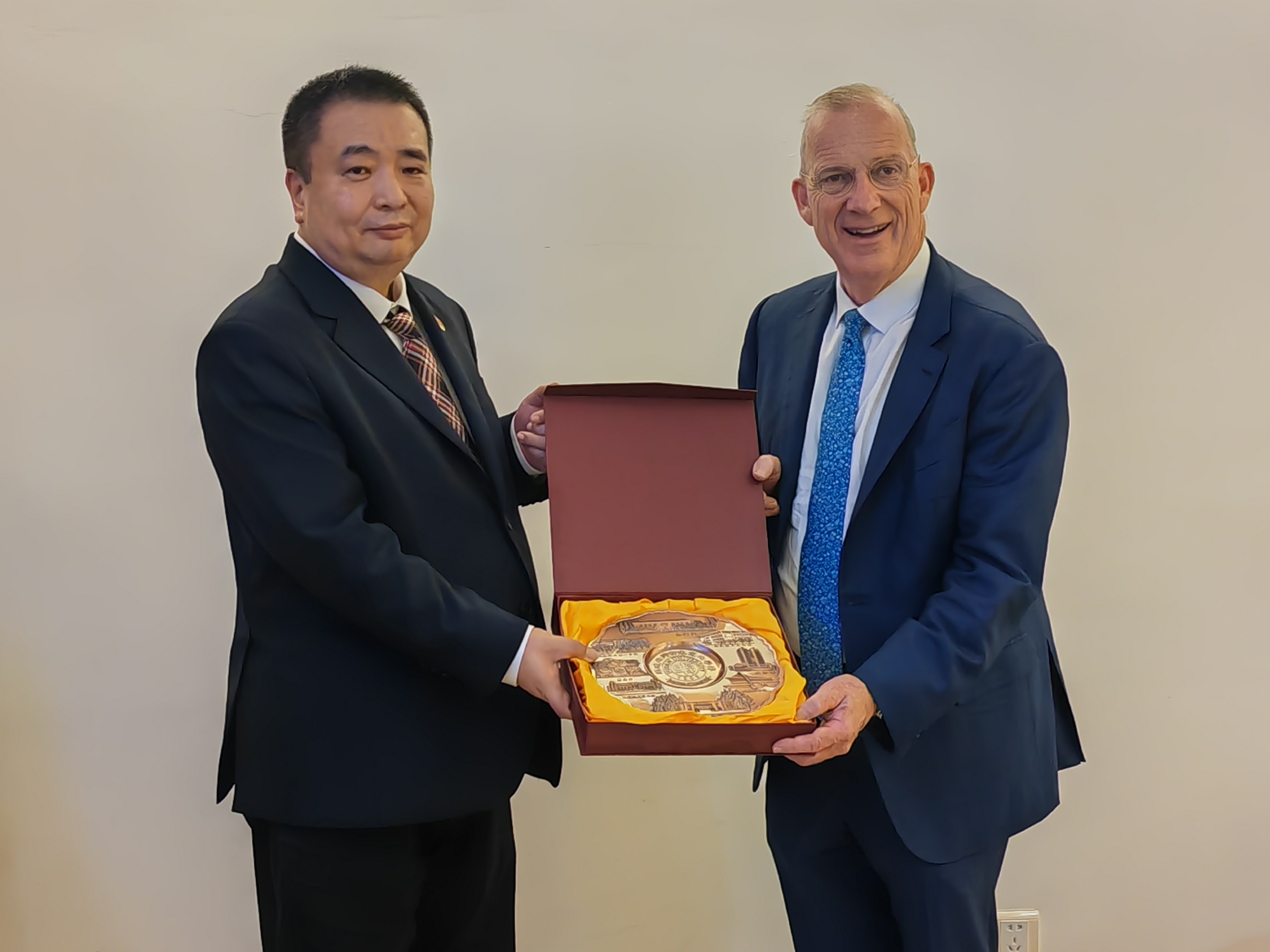 英国伦敦大学学院（UCL）校长访问复旦 并与复旦学子座谈